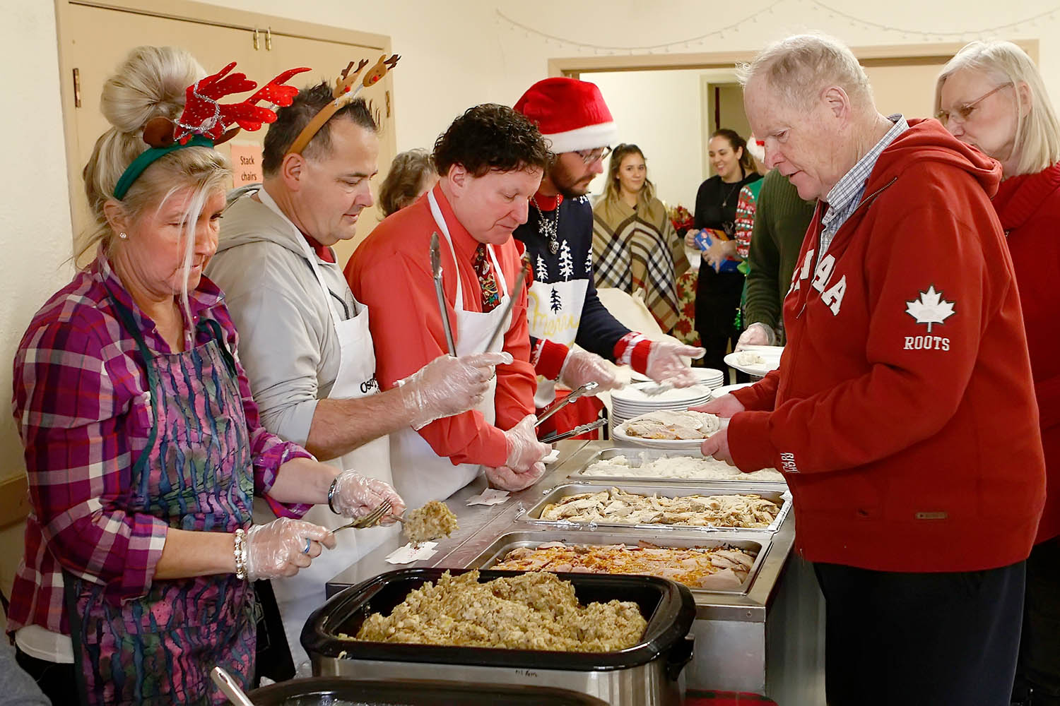 Osoyoos Baptist Church serves Christmas dinner for 180 people ...