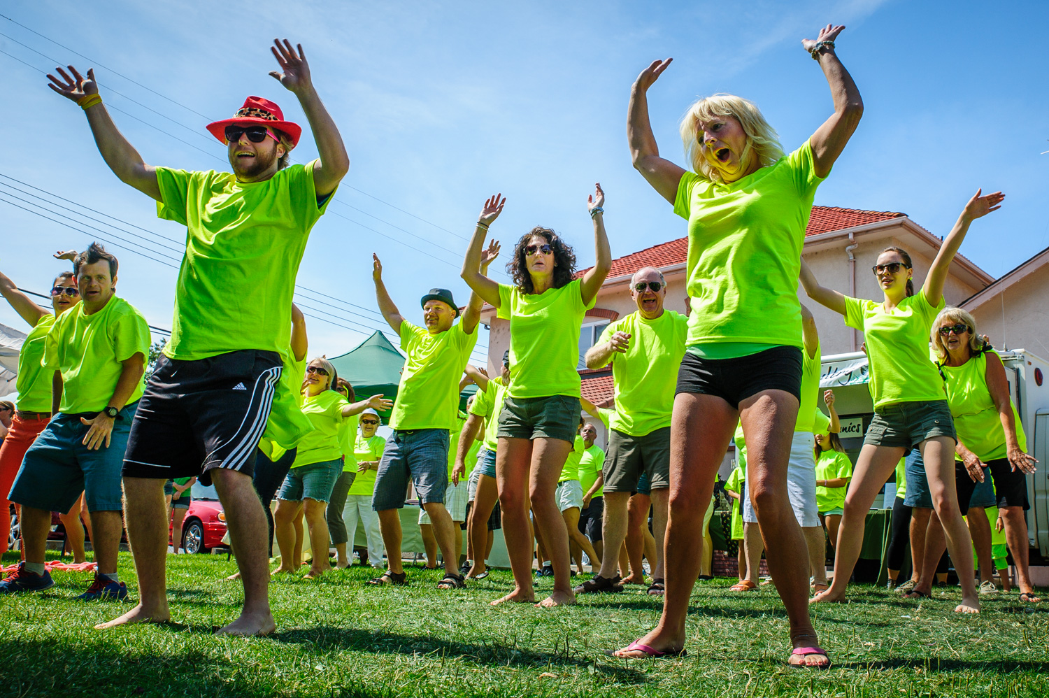 Flash mob of dancers surprises shoppers at Market on Main ...