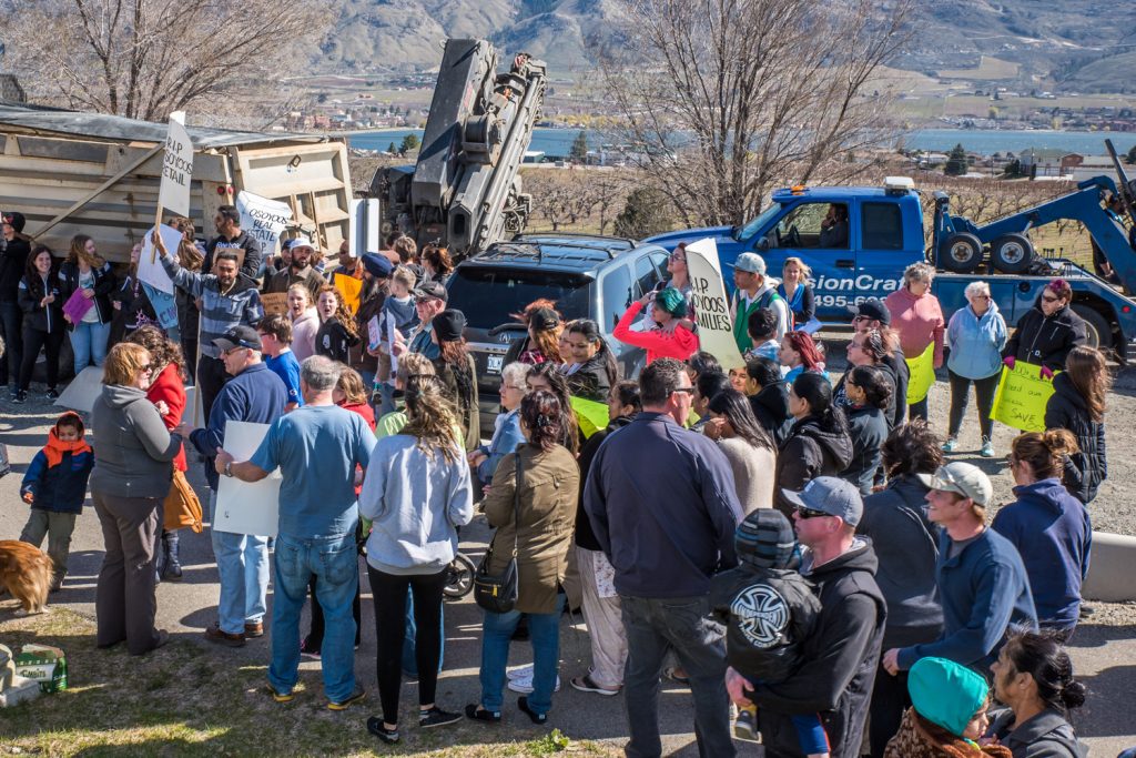 Crowd of hundreds sends strong message against school closures ...