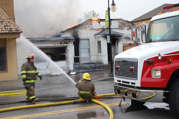 Passerby helps family escape house fire - TimesChronicle.ca