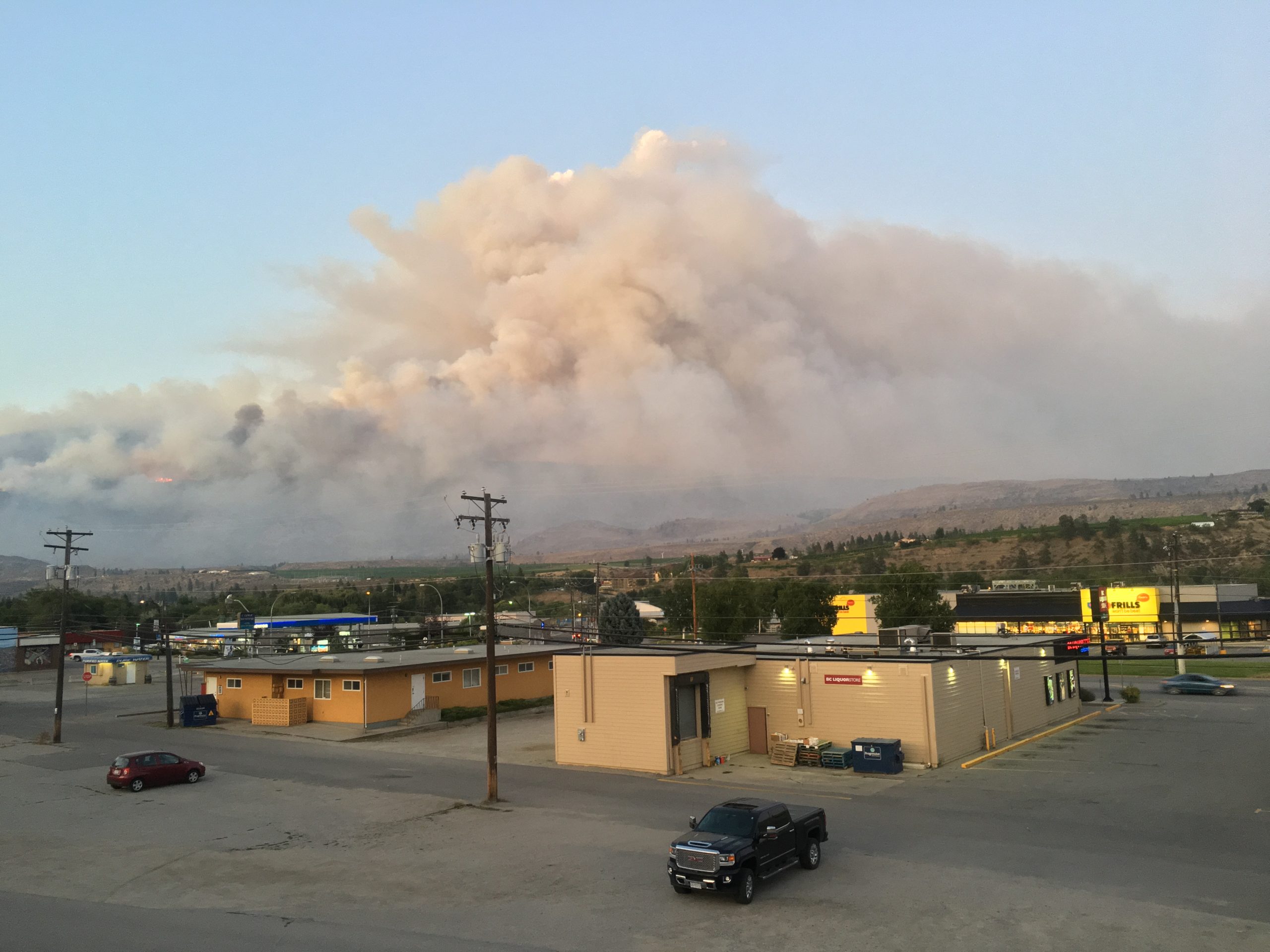 Evacuation alerts expand as Oliver fire grows to 1,500 hectares ...