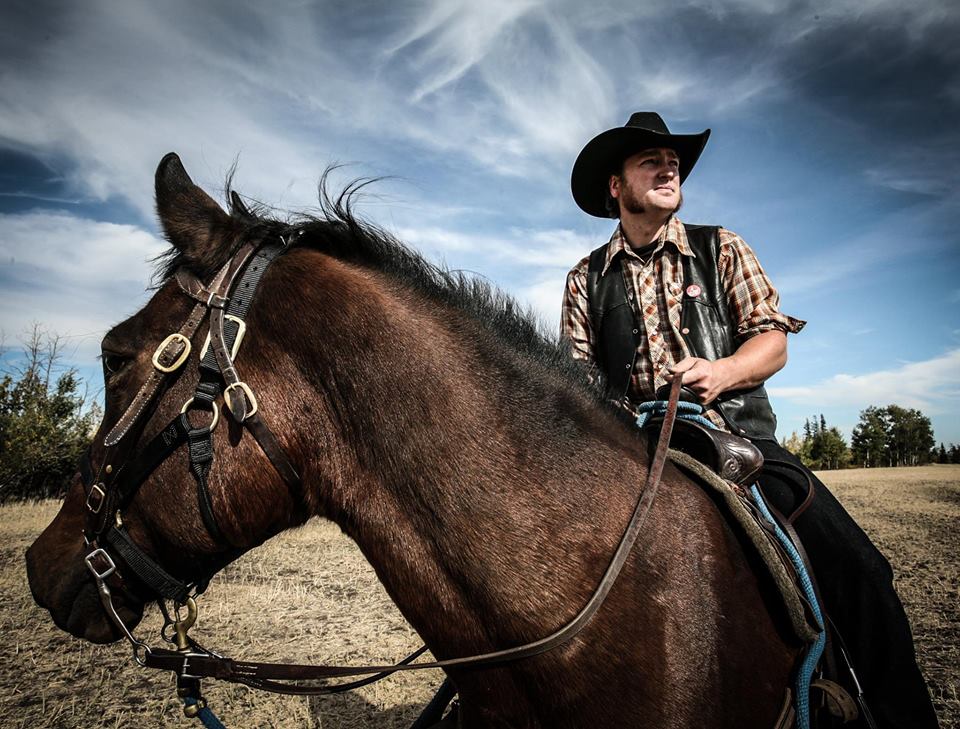 Joey Only embodies Stompin’ Tom with tribute show - TimesChronicle.ca