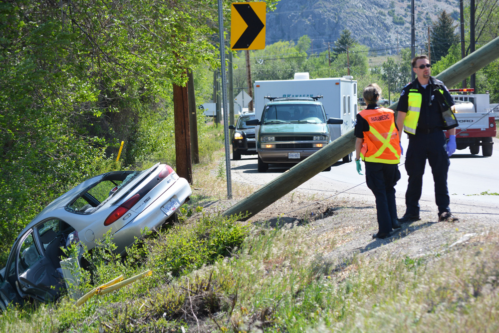 Driver flees scene after hitting pole - TimesChronicle.ca