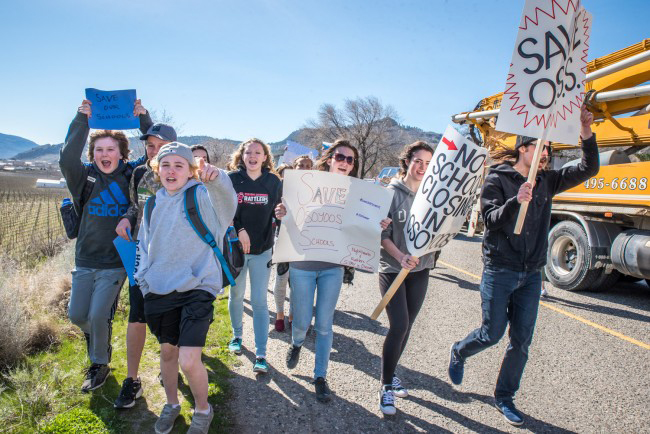 Hundreds rally to protect Osoyoos schools from closure - TimesChronicle.ca