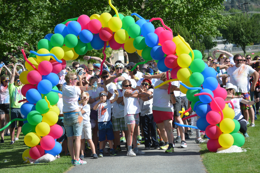 People 'dash' in living colour - TimesChronicle.ca