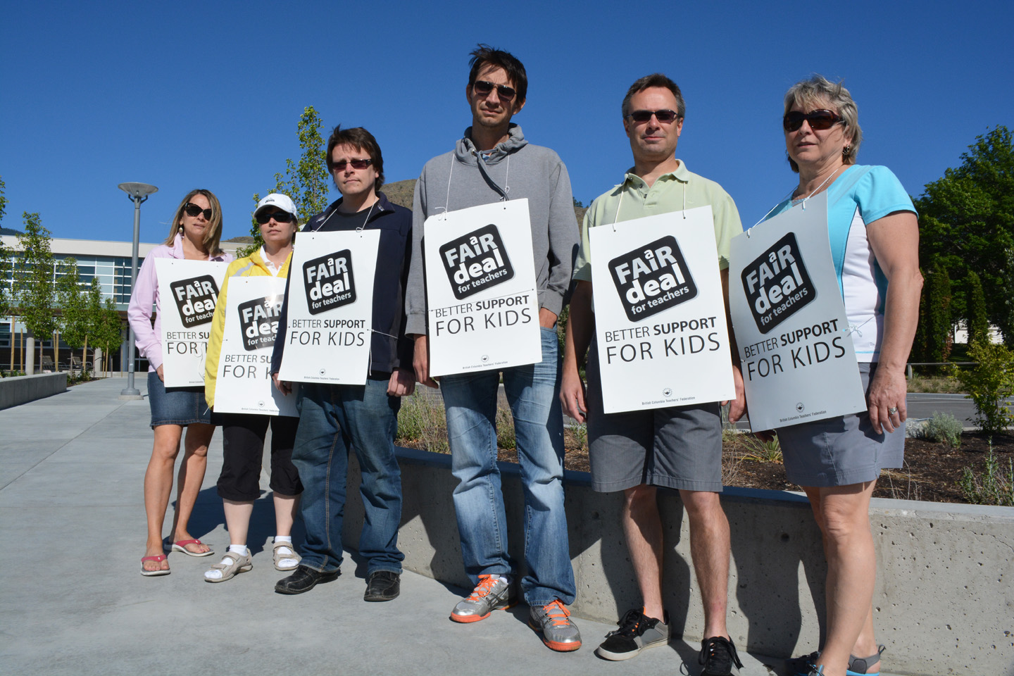 Oliver school teachers take to the picket lines - TimesChronicle.ca