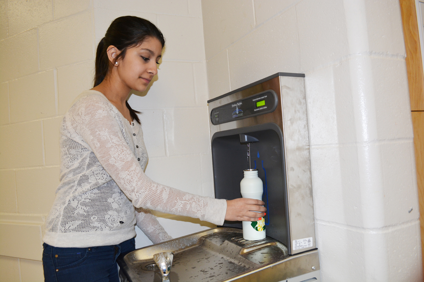 Students say goodbye to 'icky' water and help save environment ...