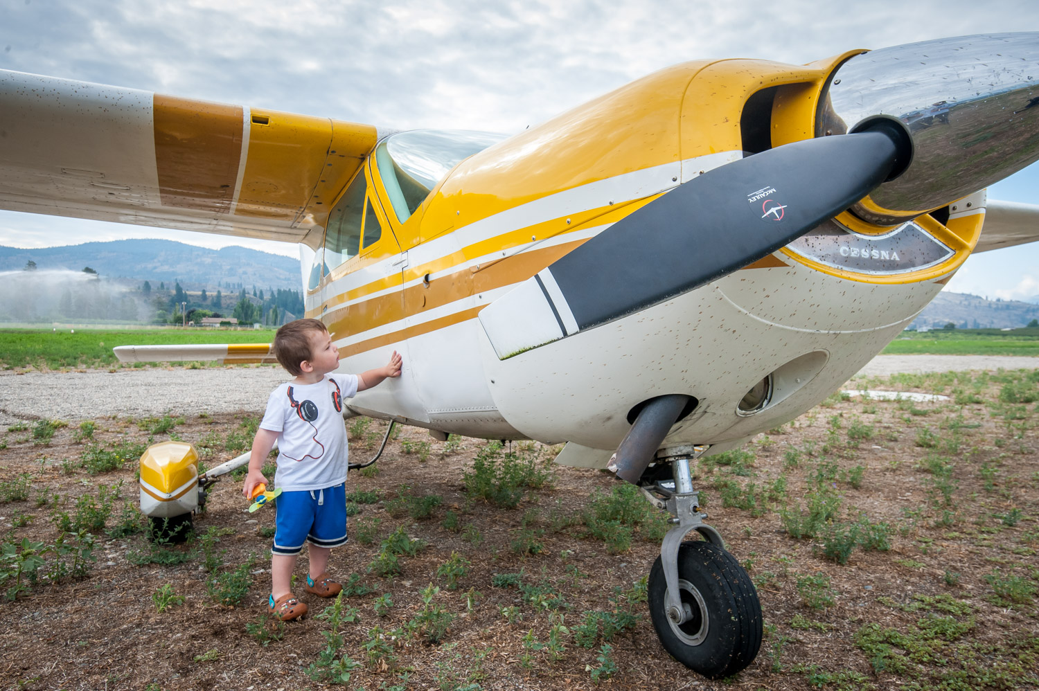 Airplane buffs fly in for breakfast - TimesChronicle.ca