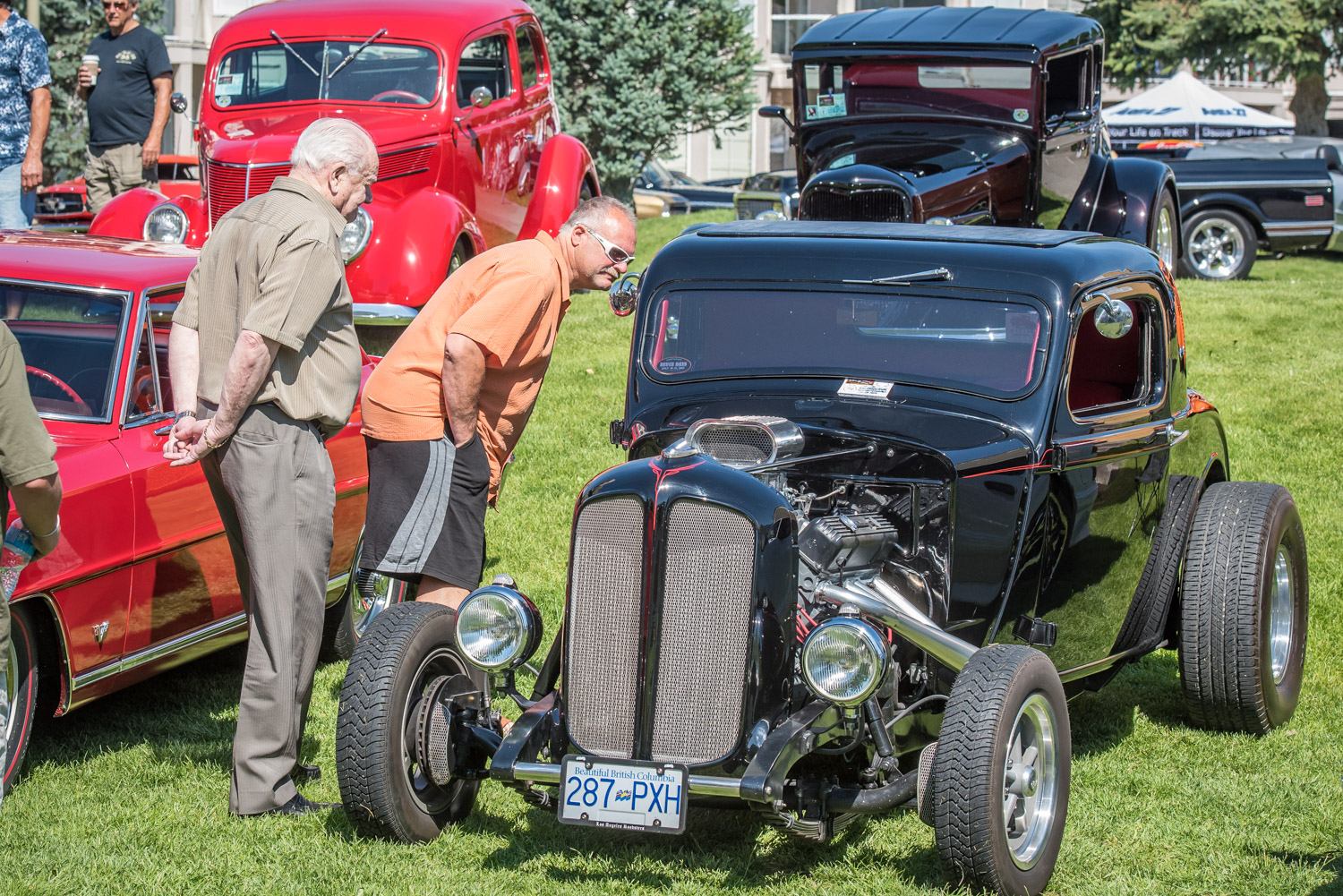 Cactus Jalopies shows wide collection of classic cars, trucks, hot rods ...