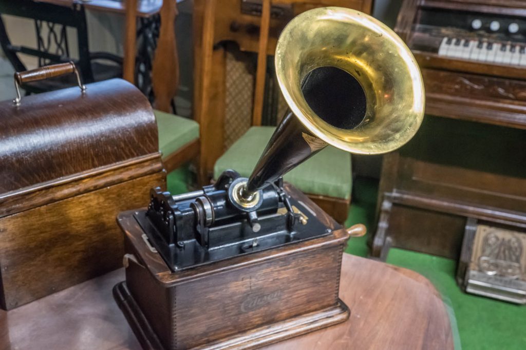 Osoyoos Museum brings back the music from 130 years ago on wax ...