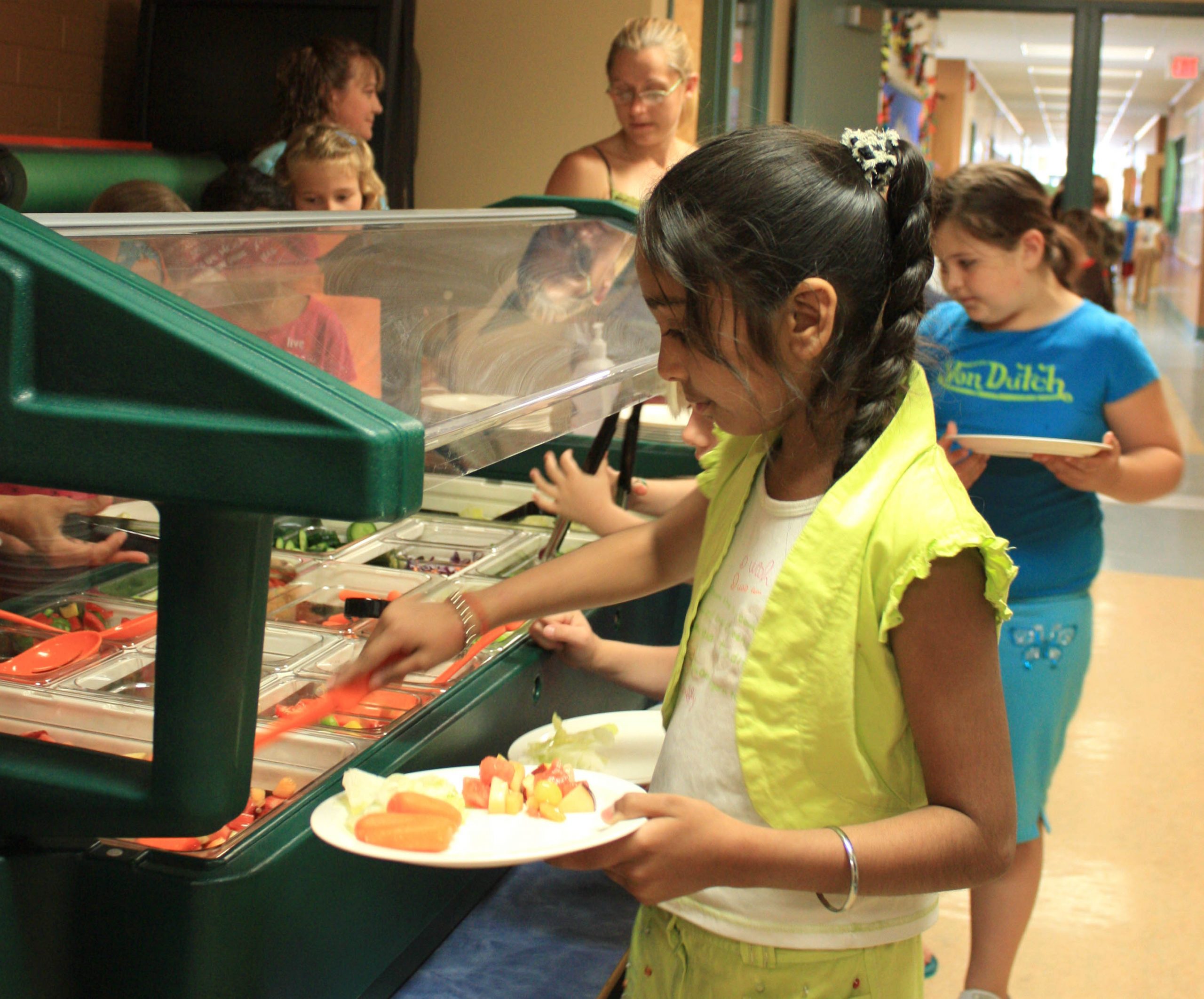 ELEMENTARY SCHOOL PROMOTES HEALTHY LUNCHES, BENEFITS OF EATING LOCAL ...