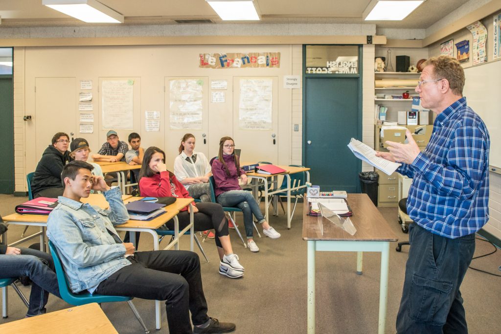 Osoyoos Times reporter speaks to OSS Grade 12 class about newspapers ...