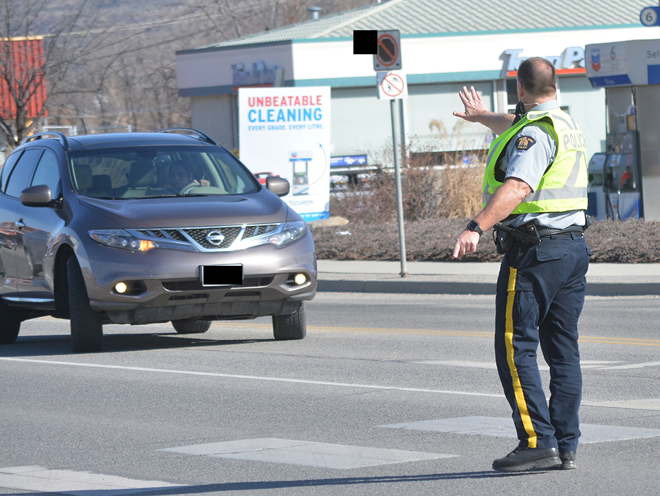 Police look for distracted drivers in Oliver - TimesChronicle.ca