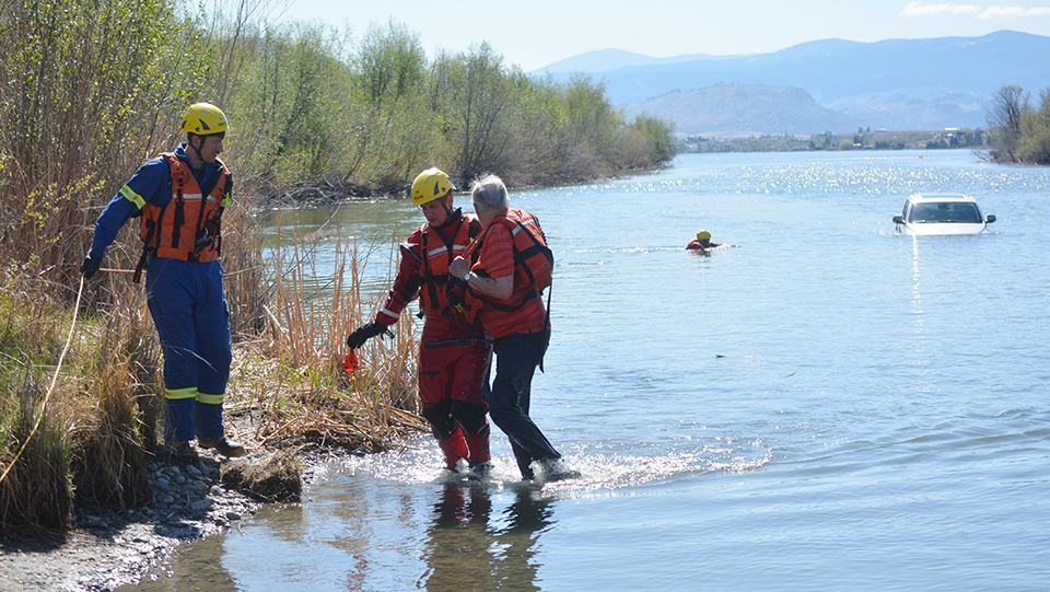 Man and his dog rescued from river - TimesChronicle.ca