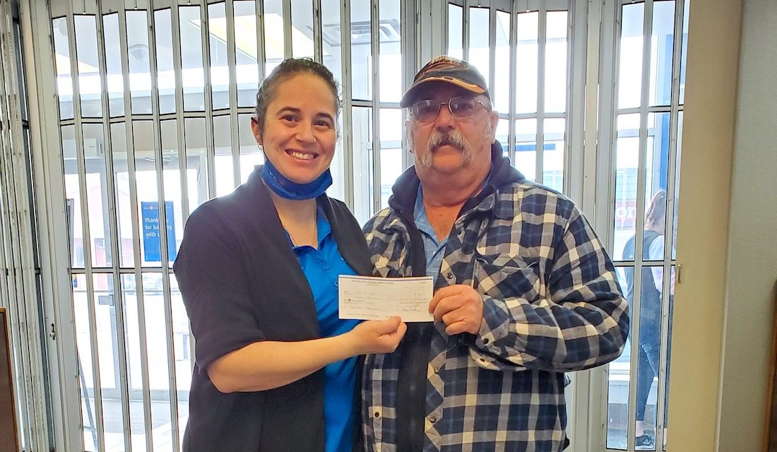 Osoyoos Elks donate $3,000 for U13 hockey team to get to Trail ...