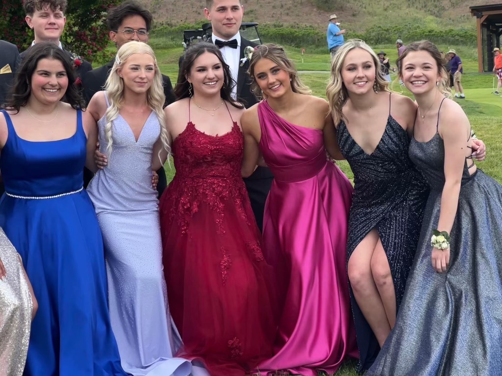 Prom fashions make great photos of SOSS grads - TimesChronicle.ca