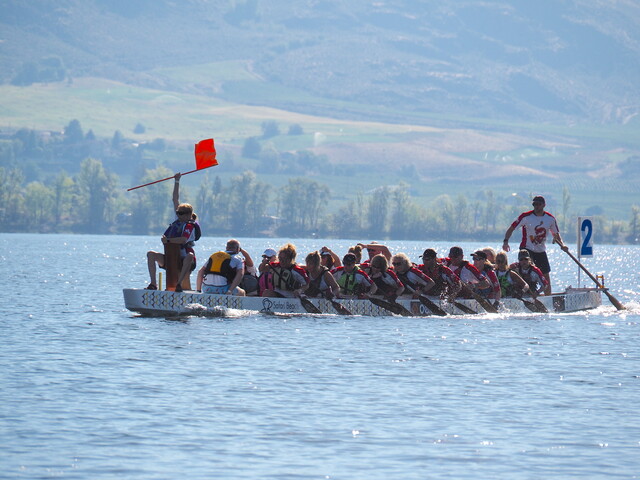 Dragon boaters take to the lake off of Safari Beach - TimesChronicle.ca