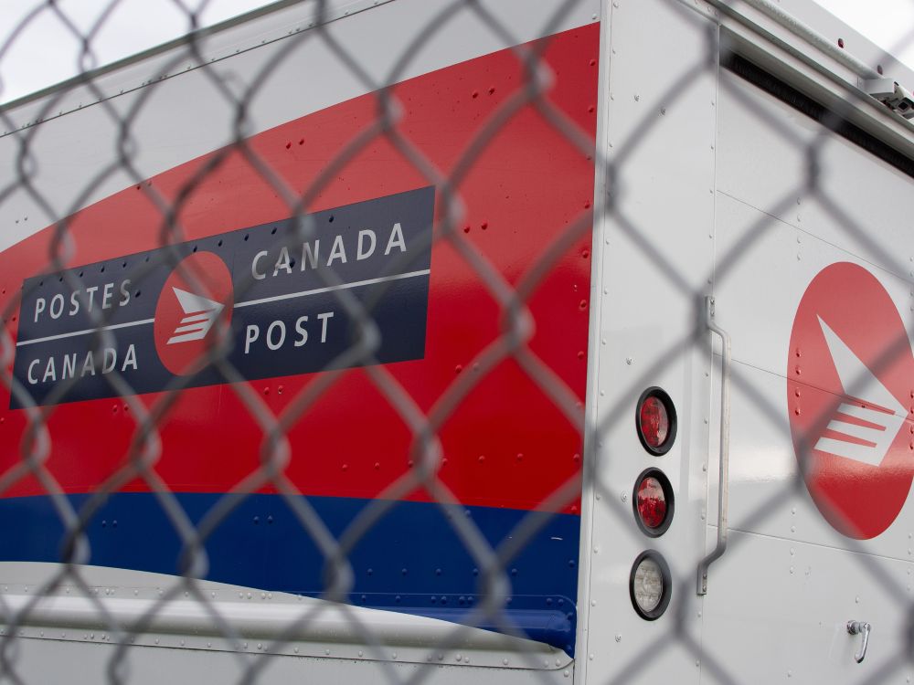 Minister says he’s ready to allow big job cuts at Canada Post ...